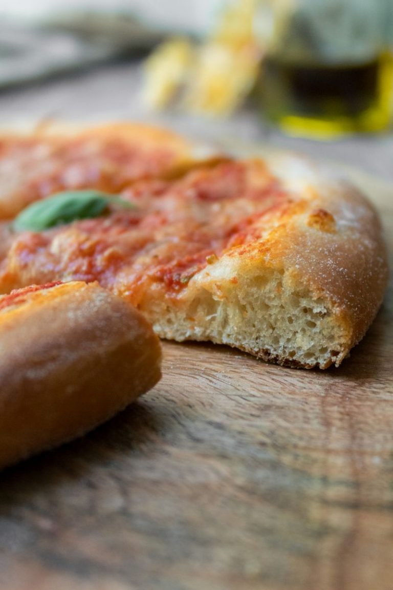 Italienische Pizza Margherita selber machen - Pizzateig Rezept